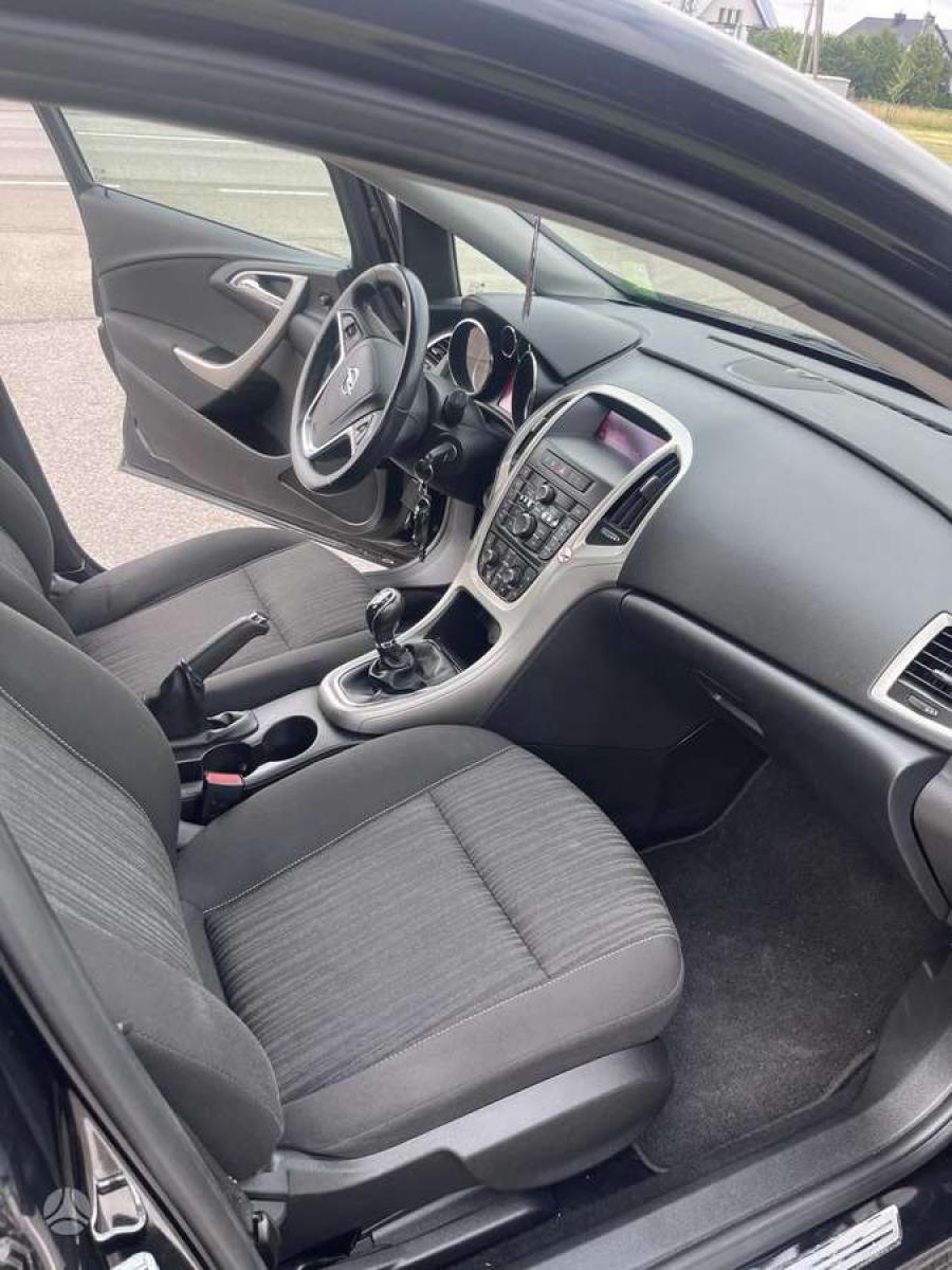 Black Opel Astra 2010 in Marijampole, with an engine capacity of 1.60 L and mileage of 152 thousand km for 3690 €, photo 17 on AUTOMOTO.COM.LV
