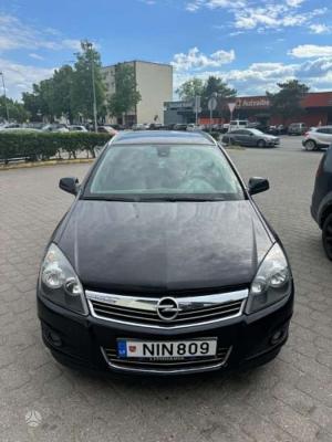 Melns Opel Astra 2010 Tauragė, ar dzinēja tilpumu 1.69 L un nobraukumu 290 tūkst. km par 2100 €, foto  vietnē AUTOMOTO.COM.LV