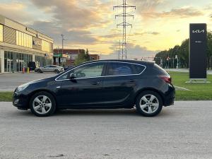 Melns Opel Astra 2010 Narva, ar dzinēja tilpumu 1.60 L un nobraukumu 157 tūkst. km par 2999 €, foto 5 vietnē AUTOMOTO.COM.LV