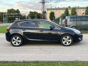 Melns Opel Astra 2010 Narva, ar dzinēja tilpumu 1.60 L un nobraukumu 157 tūkst. km par 2999 €, foto 17 vietnē AUTOMOTO.COM.LV
