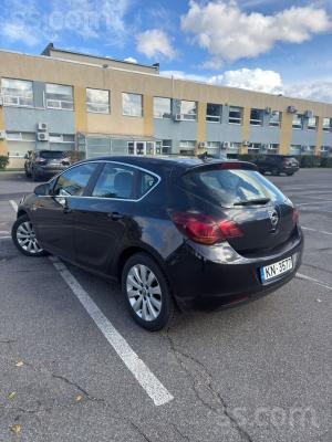 Melns Opel Astra 2010 Rīga, ar dzinēja tilpumu 1.70 L un nobraukumu 290 tūkst. km par 2999 €, foto 3 vietnē AUTOMOTO.COM.LV