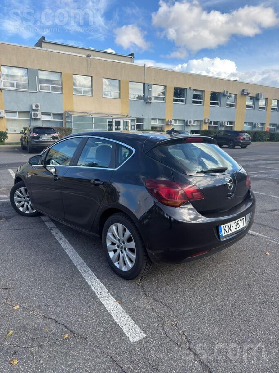 Melns Opel Astra 2010 Rīga, ar dzinēja tilpumu 1.70 L un nobraukumu 290 tūkst. km par 2999 €, foto 3 vietnē AUTOMOTO.COM.LV