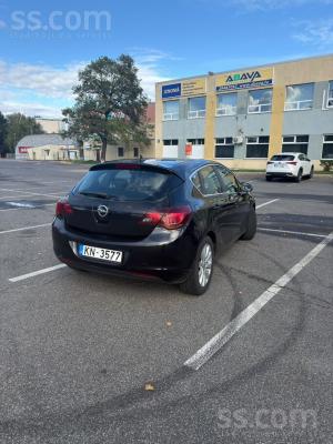 Melns Opel Astra 2010 Rīga, ar dzinēja tilpumu 1.70 L un nobraukumu 290 tūkst. km par 2999 €, foto 4 vietnē AUTOMOTO.COM.LV