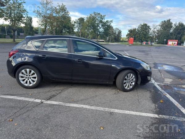 Black Opel Astra 2010 in Riga, with an engine capacity of 1.70 L and mileage of 290 thousand km for 2999 €, photo 6 on AUTOMOTO.COM.LV