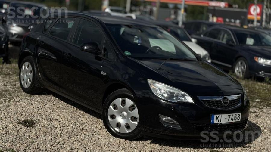 Black Opel Astra 2010 in Riga, with an engine capacity of 1.40 L and mileage of 247 thousand km for 2290 €, photo 1 on AUTOMOTO.COM.LV