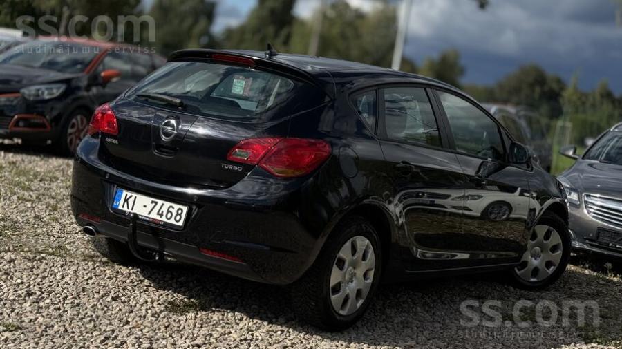 Black Opel Astra 2010 in Riga, with an engine capacity of 1.40 L and mileage of 247 thousand km for 2290 €, photo 4 on AUTOMOTO.COM.LV