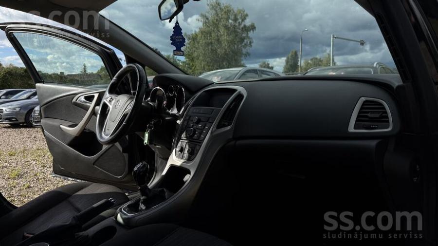 Black Opel Astra 2010 in Riga, with an engine capacity of 1.40 L and mileage of 247 thousand km for 2290 €, photo 7 on AUTOMOTO.COM.LV
