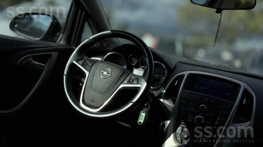 Black Opel Astra 2010 in Riga, with an engine capacity of 1.40 L and mileage of 247 thousand km for 2290 €, photo 10 on AUTOMOTO.COM.LV