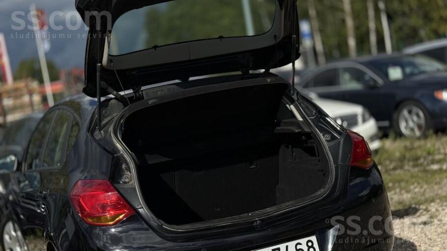 Black Opel Astra 2010 in Riga, with an engine capacity of 1.40 L and mileage of 247 thousand km for 2290 €, photo 22 on AUTOMOTO.COM.LV