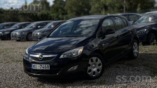 Black Opel Astra 2010 in Riga, with an engine capacity of 1.40 L and mileage of 247 thousand km for 2290 €, photo 3 on AUTOMOTO.COM.LV