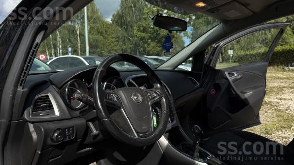 Black Opel Astra 2010 in Riga, with an engine capacity of 1.40 L and mileage of 247 thousand km for 2290 €, photo 6 on AUTOMOTO.COM.LV