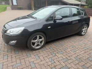 Black Opel Astra 2010 in Moletai, with an engine capacity of 1.69 L and mileage of 264 thousand km for 2299 €, photo  on AUTOMOTO.COM.LV