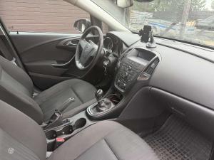 Black Opel Astra 2010 in Moletai, with an engine capacity of 1.69 L and mileage of 264 thousand km for 2299 €, photo 7 on AUTOMOTO.COM.LV