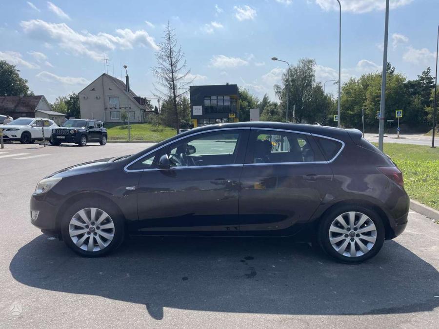 Melns Opel Astra 2010 Kauņa, ar dzinēja tilpumu 1.96 L un nobraukumu 218 tūkst. km par 3300 €, foto 4 vietnē AUTOMOTO.COM.LV