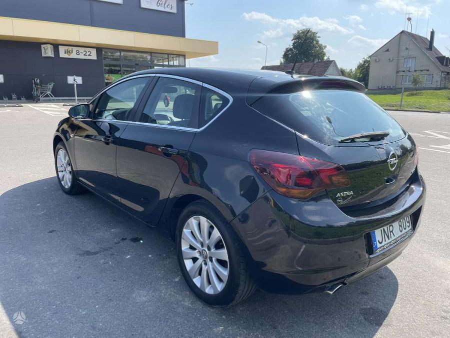 Melns Opel Astra 2010 Kauņa, ar dzinēja tilpumu 1.96 L un nobraukumu 218 tūkst. km par 3300 €, foto 5 vietnē AUTOMOTO.COM.LV