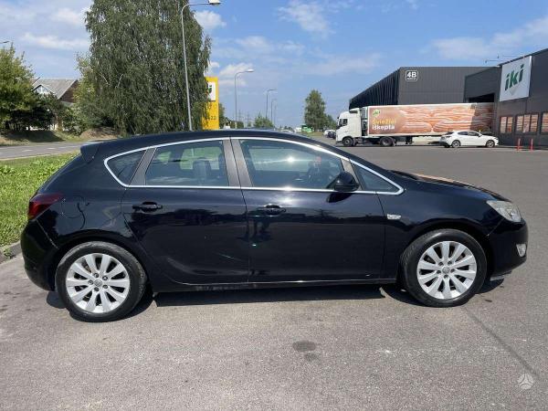 Melns Opel Astra 2010 Kauņa, ar dzinēja tilpumu 1.96 L un nobraukumu 218 tūkst. km par 3300 €, foto 8 vietnē AUTOMOTO.COM.LV