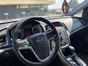 Melns Opel Astra 2010 Kauņa, ar dzinēja tilpumu 1.96 L un nobraukumu 218 tūkst. km par 3300 €, foto 10 vietnē AUTOMOTO.COM.LV