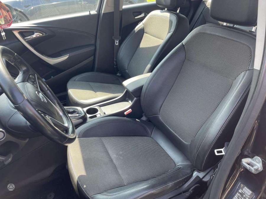 Melns Opel Astra 2010 Kauņa, ar dzinēja tilpumu 1.96 L un nobraukumu 218 tūkst. km par 3300 €, foto 11 vietnē AUTOMOTO.COM.LV