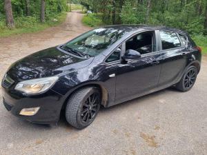Melns Opel Astra 2010 Kauņa, ar dzinēja tilpumu 2.00 L un nobraukumu 216 tūkst. km par 2700 €, foto 3 vietnē AUTOMOTO.COM.LV