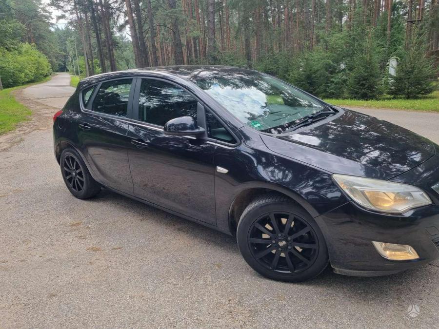 Melns Opel Astra 2010 Kauņa, ar dzinēja tilpumu 2.00 L un nobraukumu 216 tūkst. km par 2700 €, foto 5 vietnē AUTOMOTO.COM.LV
