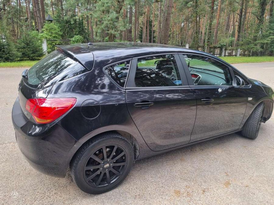 Melns Opel Astra 2010 Kauņa, ar dzinēja tilpumu 2.00 L un nobraukumu 216 tūkst. km par 2700 €, foto 6 vietnē AUTOMOTO.COM.LV