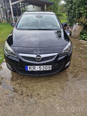 Black Opel Astra 2010 in Saldus, with an engine capacity of 1.70 L and mileage of 312 thousand km for 2000 €, photo  on AUTOMOTO.COM.LV