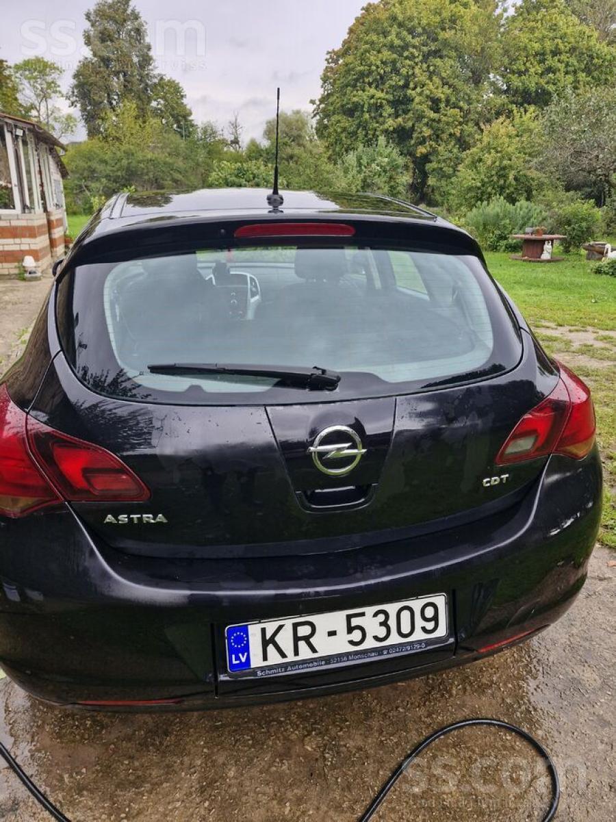 Melns Opel Astra 2010 Saldus, ar dzinēja tilpumu 1.70 L un nobraukumu 312 tūkst. km par 2000 €, foto 3 vietnē AUTOMOTO.COM.LV