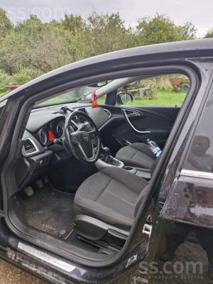 Melns Opel Astra 2010 Saldus, ar dzinēja tilpumu 1.70 L un nobraukumu 312 tūkst. km par 2000 €, foto 4 vietnē AUTOMOTO.COM.LV