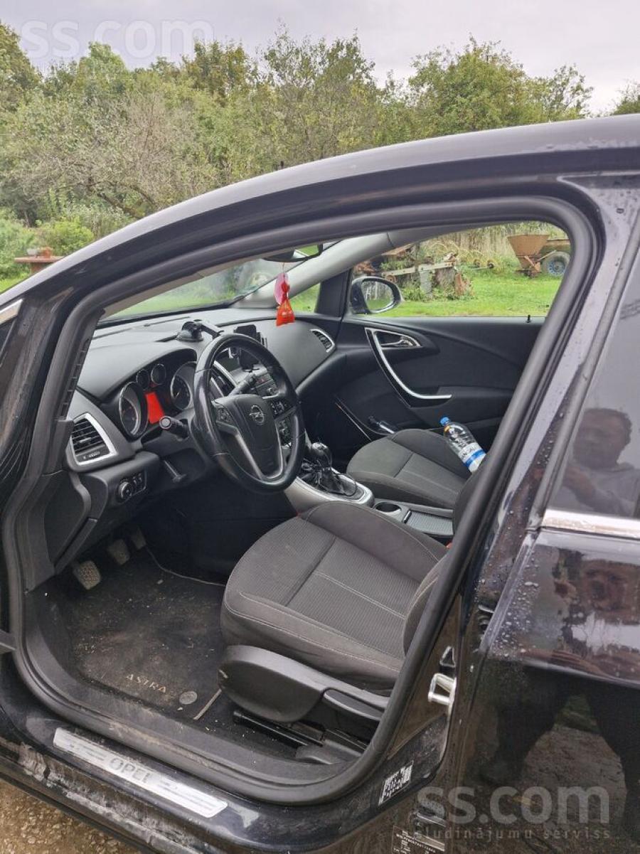 Melns Opel Astra 2010 Saldus, ar dzinēja tilpumu 1.70 L un nobraukumu 312 tūkst. km par 2000 €, foto 4 vietnē AUTOMOTO.COM.LV