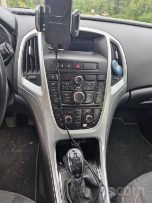 Melns Opel Astra 2010 Saldus, ar dzinēja tilpumu 1.70 L un nobraukumu 312 tūkst. km par 2000 €, foto 5 vietnē AUTOMOTO.COM.LV