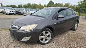 Melns Opel Astra 2010 Kauņa, ar dzinēja tilpumu 1.40 L un nobraukumu 165 tūkst. km par 2950 €, foto 1 vietnē AUTOMOTO.COM.LV