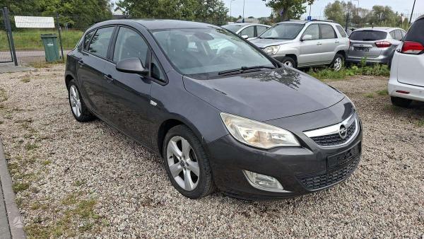 Melns Opel Astra 2010 Kauņa, ar dzinēja tilpumu 1.40 L un nobraukumu 165 tūkst. km par 2950 €, foto 7 vietnē AUTOMOTO.COM.LV