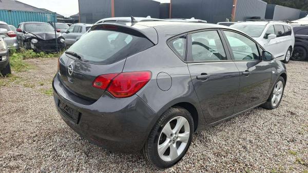Melns Opel Astra 2010 Kauņa, ar dzinēja tilpumu 1.40 L un nobraukumu 165 tūkst. km par 2950 €, foto 9 vietnē AUTOMOTO.COM.LV