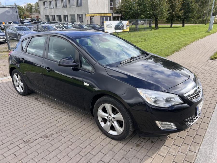 Melns Opel Astra 2010 Limbaži, ar dzinēja tilpumu 1.70 L un nobraukumu 262 tūkst. km par 1950 €, foto 4 vietnē AUTOMOTO.COM.LV