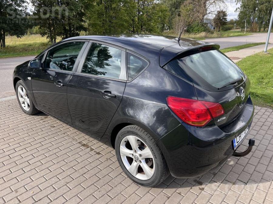 Melns Opel Astra 2010 Limbaži, ar dzinēja tilpumu 1.70 L un nobraukumu 262 tūkst. km par 1950 €, foto 7 vietnē AUTOMOTO.COM.LV