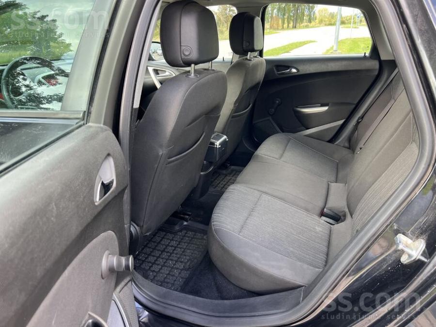 Melns Opel Astra 2010 Limbaži, ar dzinēja tilpumu 1.70 L un nobraukumu 262 tūkst. km par 1950 €, foto 10 vietnē AUTOMOTO.COM.LV