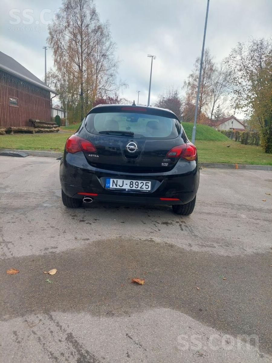 Black Opel Astra 2010 in Jelgava, with an engine capacity of 2.00 L and mileage of 217 thousand km for 2800 €, photo 5 on AUTOMOTO.COM.LV