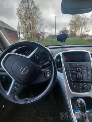 Black Opel Astra 2010 in Jelgava, with an engine capacity of 2.00 L and mileage of 217 thousand km for 2800 €, photo 6 on AUTOMOTO.COM.LV
