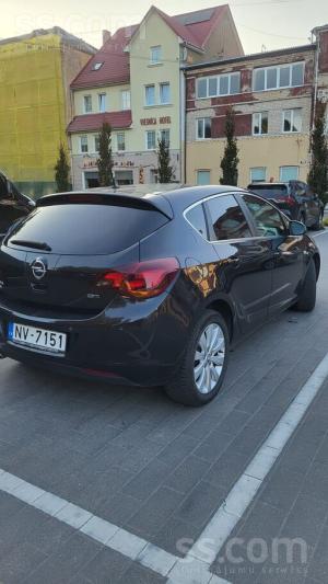 Black Opel Astra 2011 in Saldus, with an engine capacity of 2.00 L and mileage of 241 thousand km for 650 €, photo 4 on AUTOMOTO.COM.LV