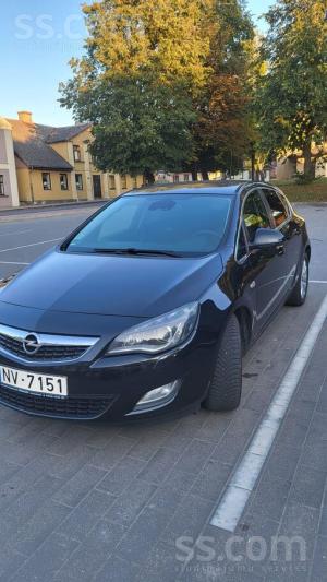 Black Opel Astra 2011 in Saldus, with an engine capacity of 2.00 L and mileage of 241 thousand km for 650 €, photo 5 on AUTOMOTO.COM.LV