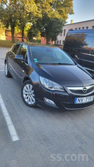 Melns Opel Astra 2011 Saldus, ar dzinēja tilpumu 2.00 L un nobraukumu 25 tūkst. km par 4400 €, foto 1 vietnē AUTOMOTO.COM.LV