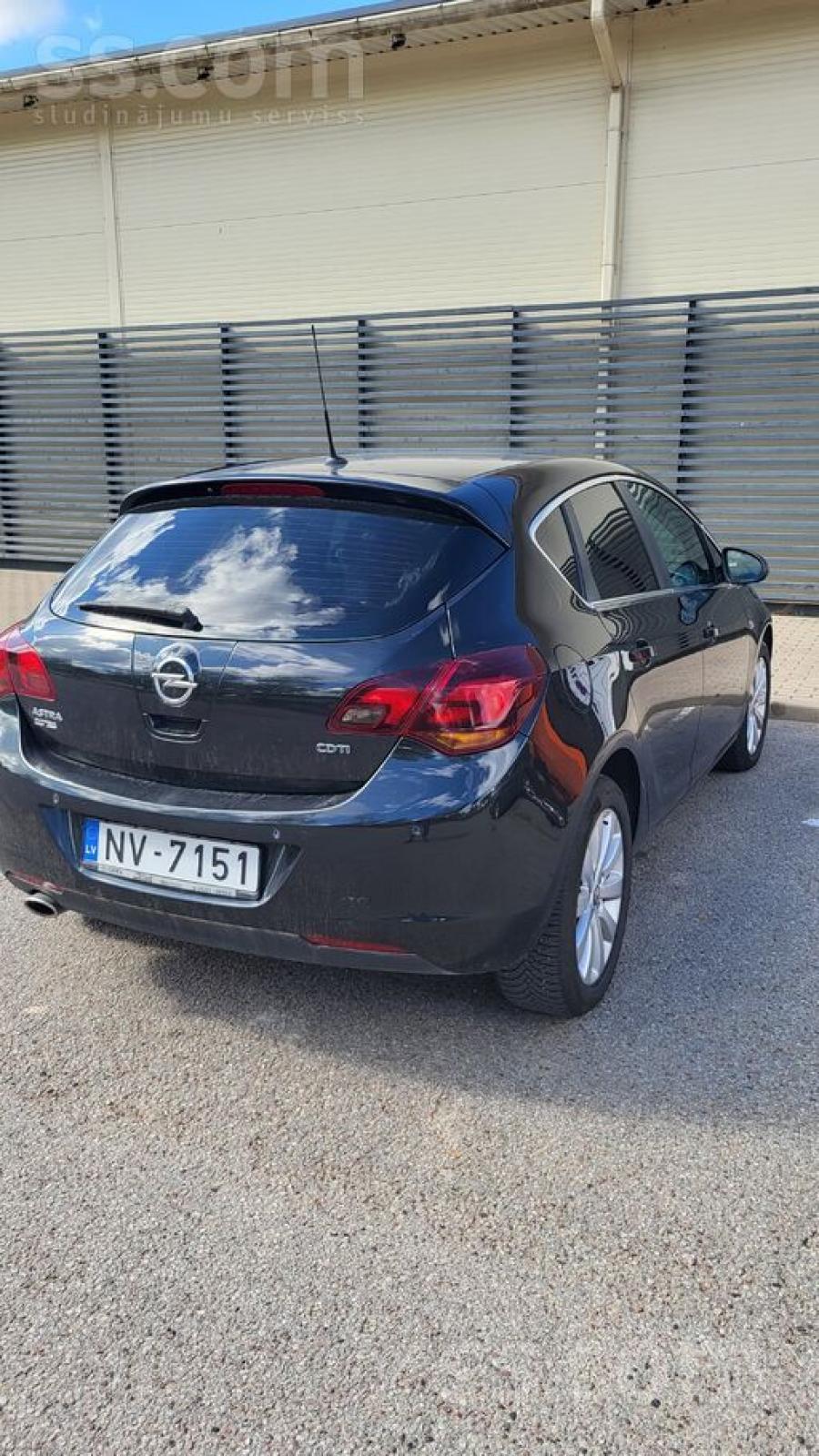 Melns Opel Astra 2011 Saldus, ar dzinēja tilpumu 2.00 L un nobraukumu 25 tūkst. km par 4400 €, foto 2 vietnē AUTOMOTO.COM.LV