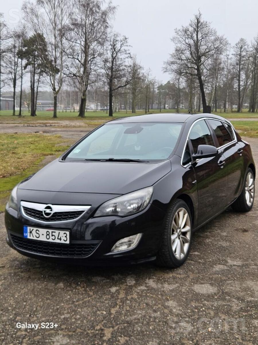 Black Opel Astra 2011 in Liepaja, with an engine capacity of 2.00 L and mileage of 283 thousand km for 3500 €, photo 4 on AUTOMOTO.COM.LV