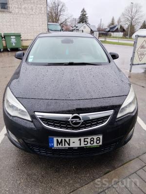 Black Opel Astra 2011 in Talsi, with an engine capacity of 1.30 L and mileage of 0 thousand km for 2690 €, photo 3 on AUTOMOTO.COM.LV