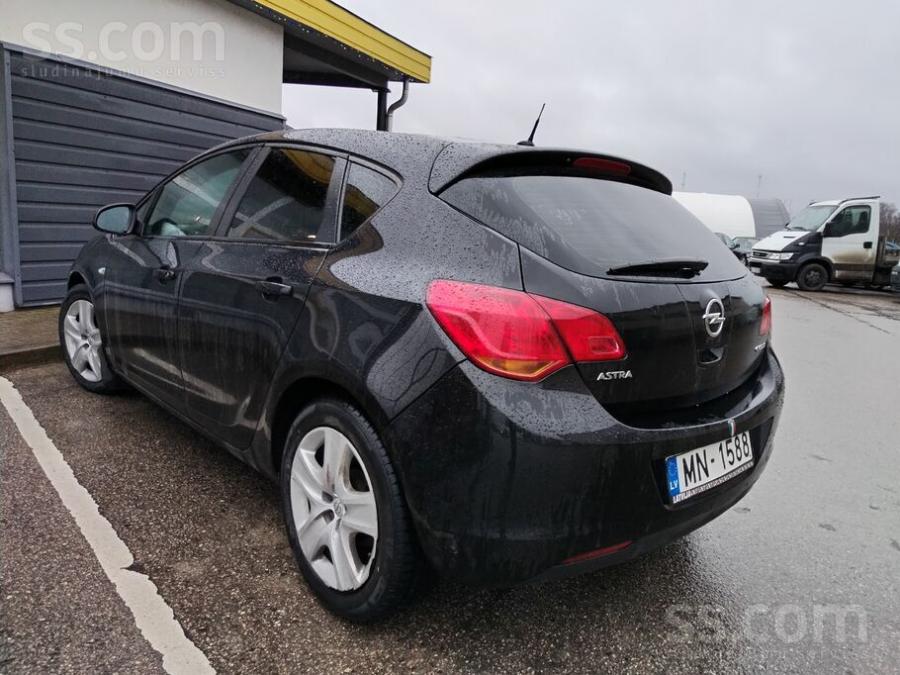Black Opel Astra 2011 in Talsi, with an engine capacity of 1.30 L and mileage of 0 thousand km for 2690 €, photo 4 on AUTOMOTO.COM.LV