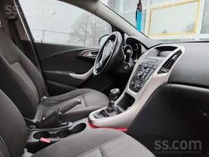 Black Opel Astra 2011 in Talsi, with an engine capacity of 1.30 L and mileage of 0 thousand km for 2690 €, photo 7 on AUTOMOTO.COM.LV