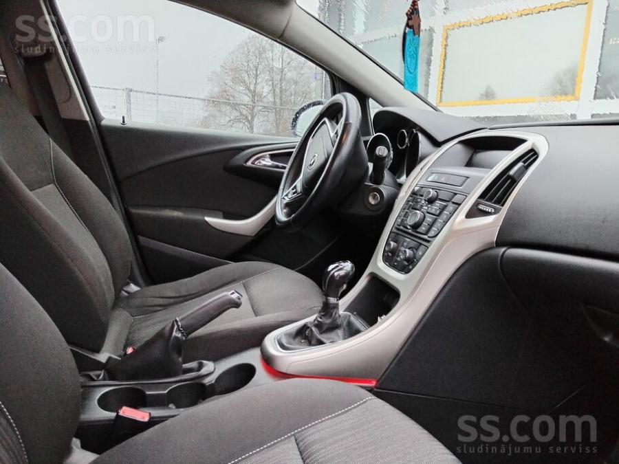 Black Opel Astra 2011 in Talsi, with an engine capacity of 1.30 L and mileage of 0 thousand km for 2690 €, photo 7 on AUTOMOTO.COM.LV