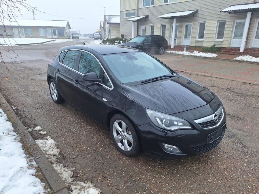Melns Opel Astra 2011 Viļņa, ar dzinēja tilpumu 2.00 L un nobraukumu 273 tūkst. km par 4350 €, foto 2 vietnē AUTOMOTO.COM.LV
