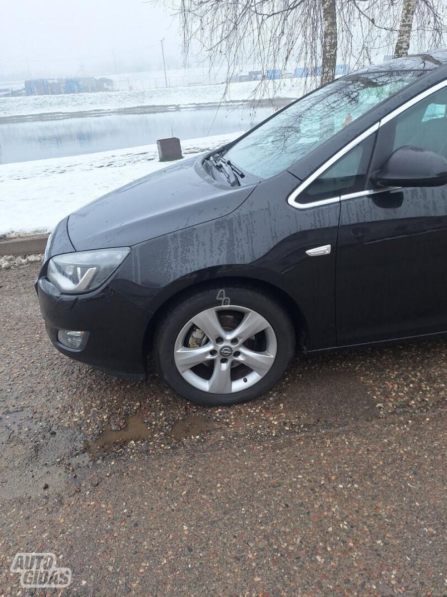 Melns Opel Astra 2011 Viļņa, ar dzinēja tilpumu 2.00 L un nobraukumu 273 tūkst. km par 4350 €, foto 3 vietnē AUTOMOTO.COM.LV