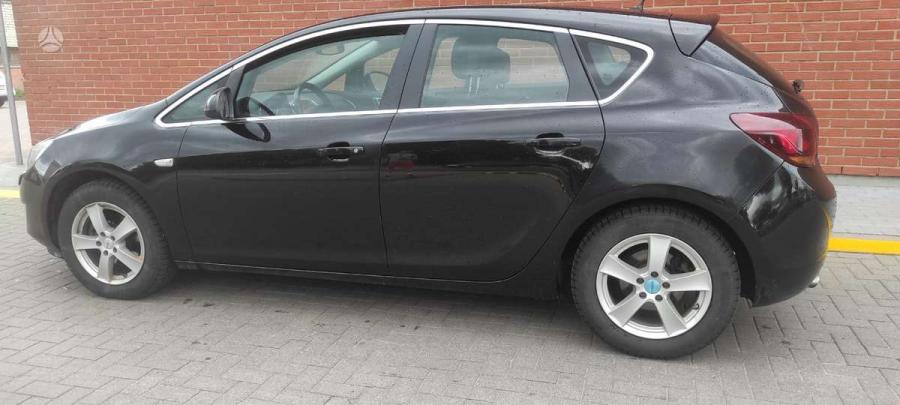 Melns Opel Astra 2011 Šilutė, ar dzinēja tilpumu 1.36 L un nobraukumu 212 tūkst. km par 2999 €, foto 1 vietnē AUTOMOTO.COM.LV